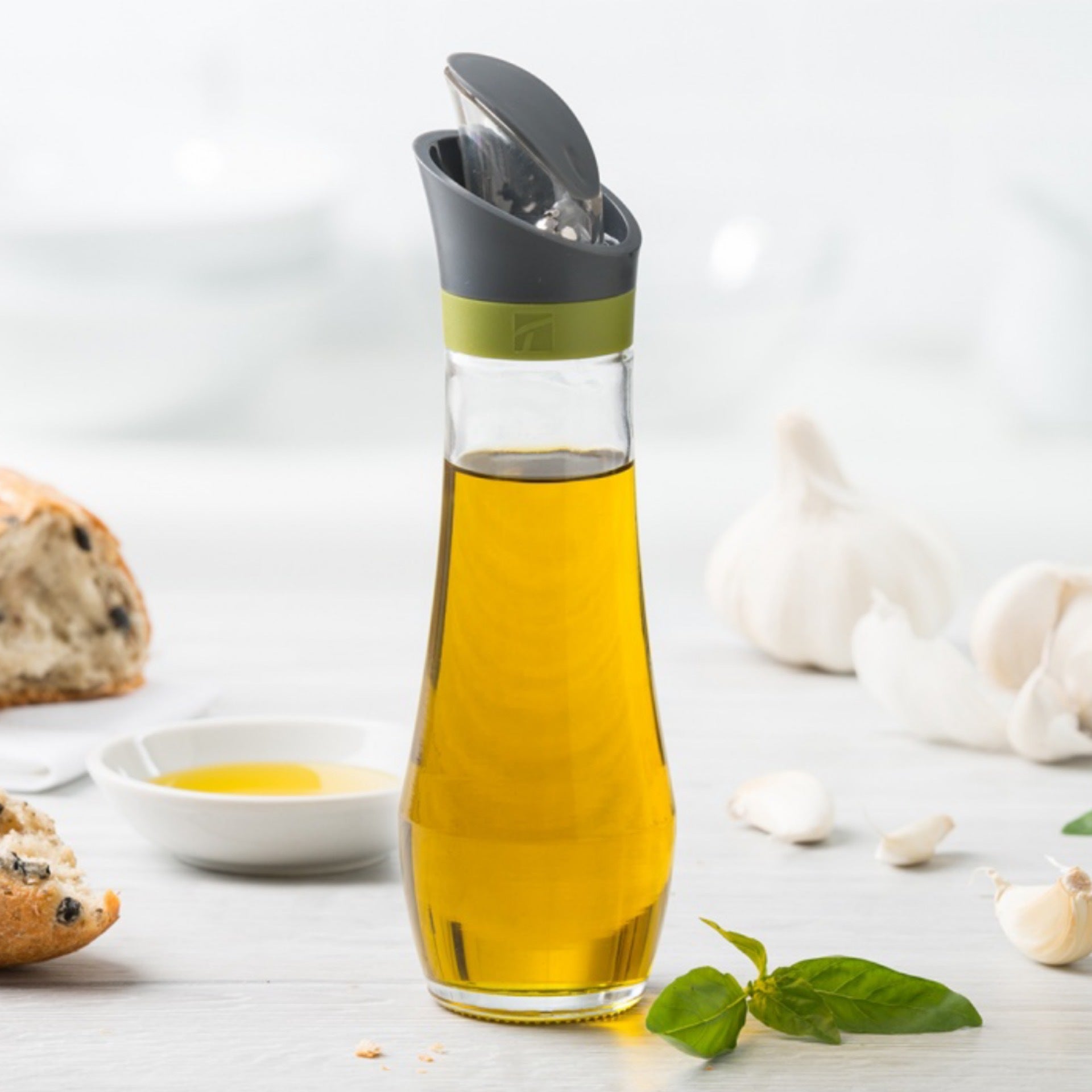 TRUDEAU Automatic Oil Bottle - 10oz | Lifetime Kitchen TRUDEAU Automatic Oil Bottle - 10oz | Lifetime Kitchen